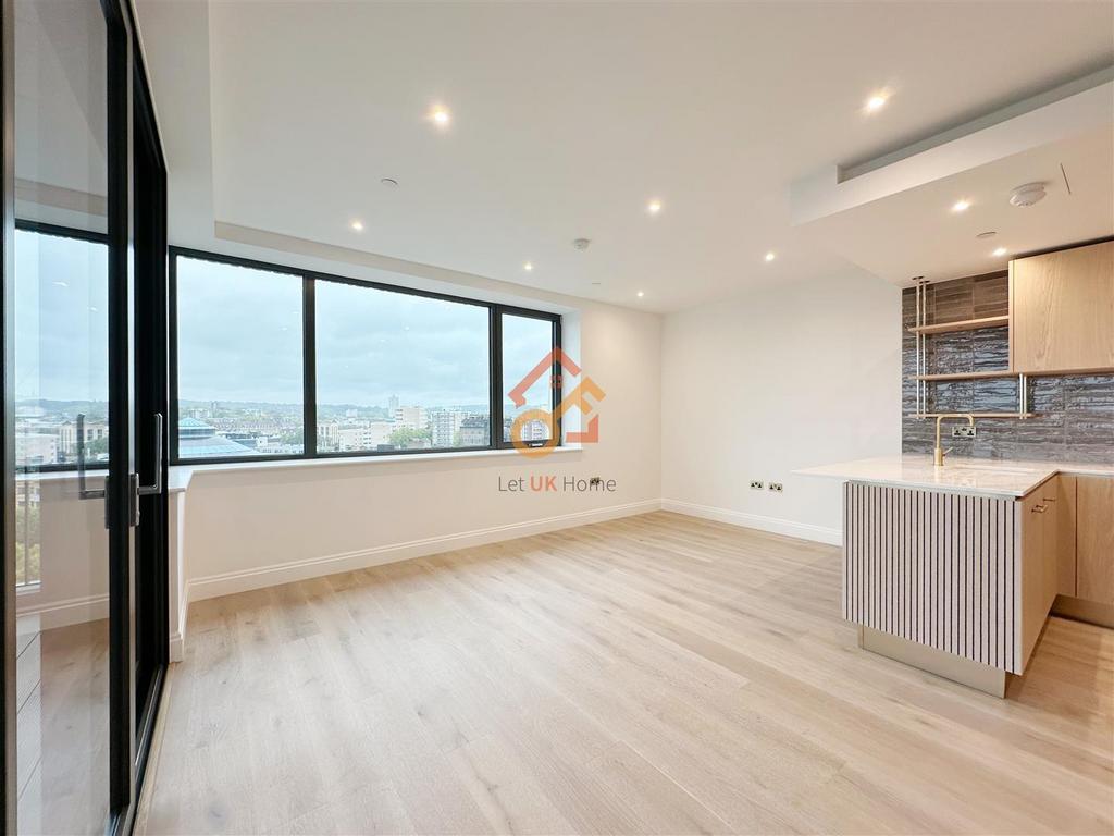 Lansdowne House, 3 Engine House Way... 1 bed flat - £2,500 pcm (£577 pw)