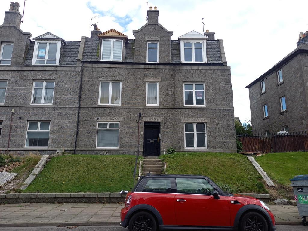 89 Walker Road, Torry, Aberdeen, AB11 1 bed flat for sale - £40,000
