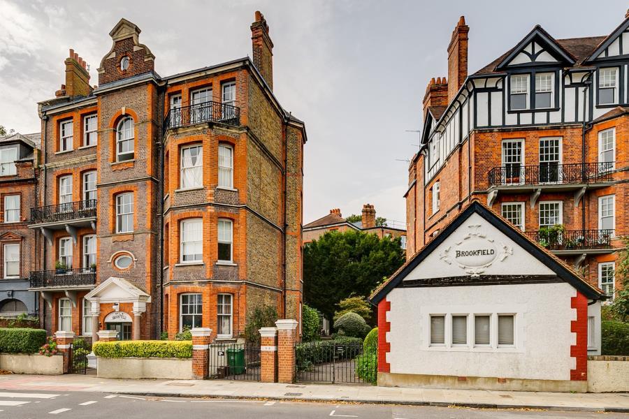 Highgate West Hill, Highgate, N6 3 bed flat - £5,499 pcm (£1,269 pw)
