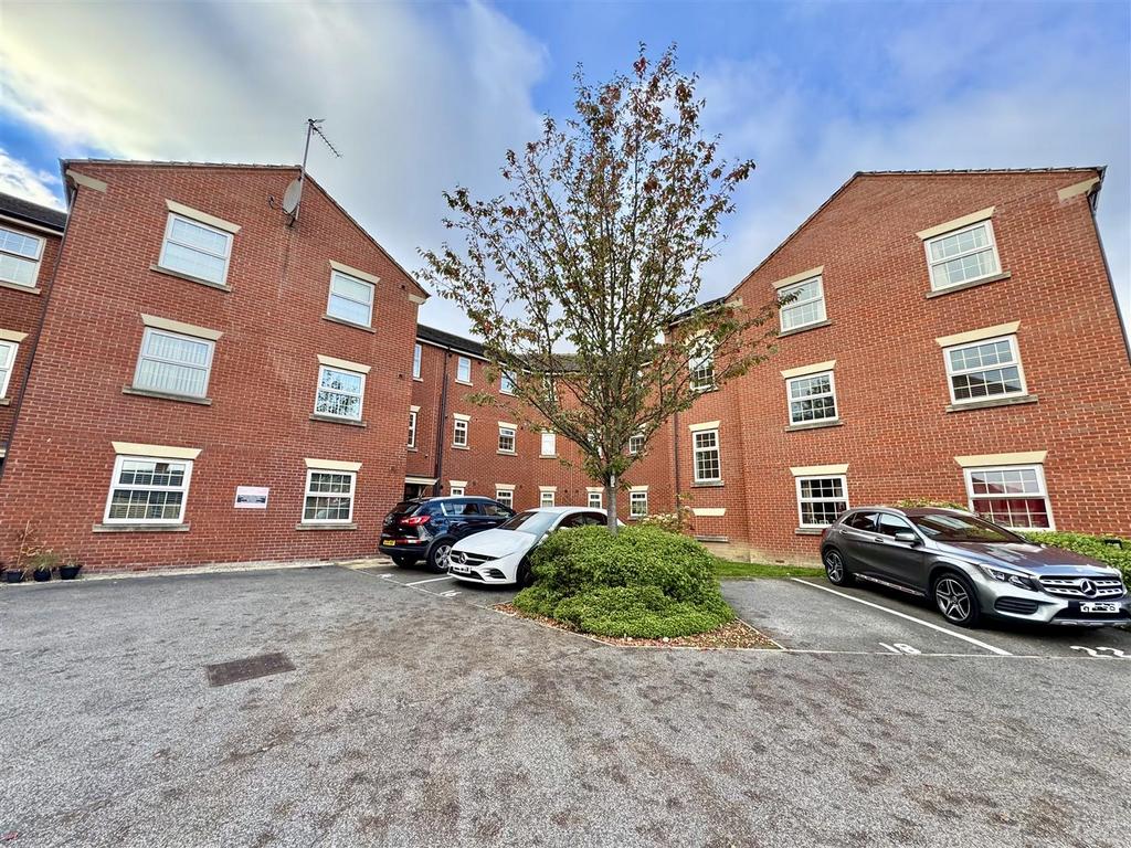 Cornfall Place, Barnsley, S70 6BW 2 bed apartment - £775 pcm (£179 pw)