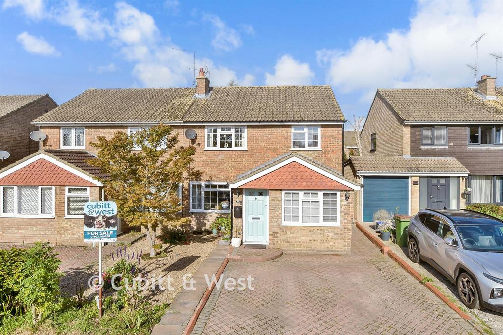 Erica Way, Horsham RH12 4 bed semi-detached house - £330,500
