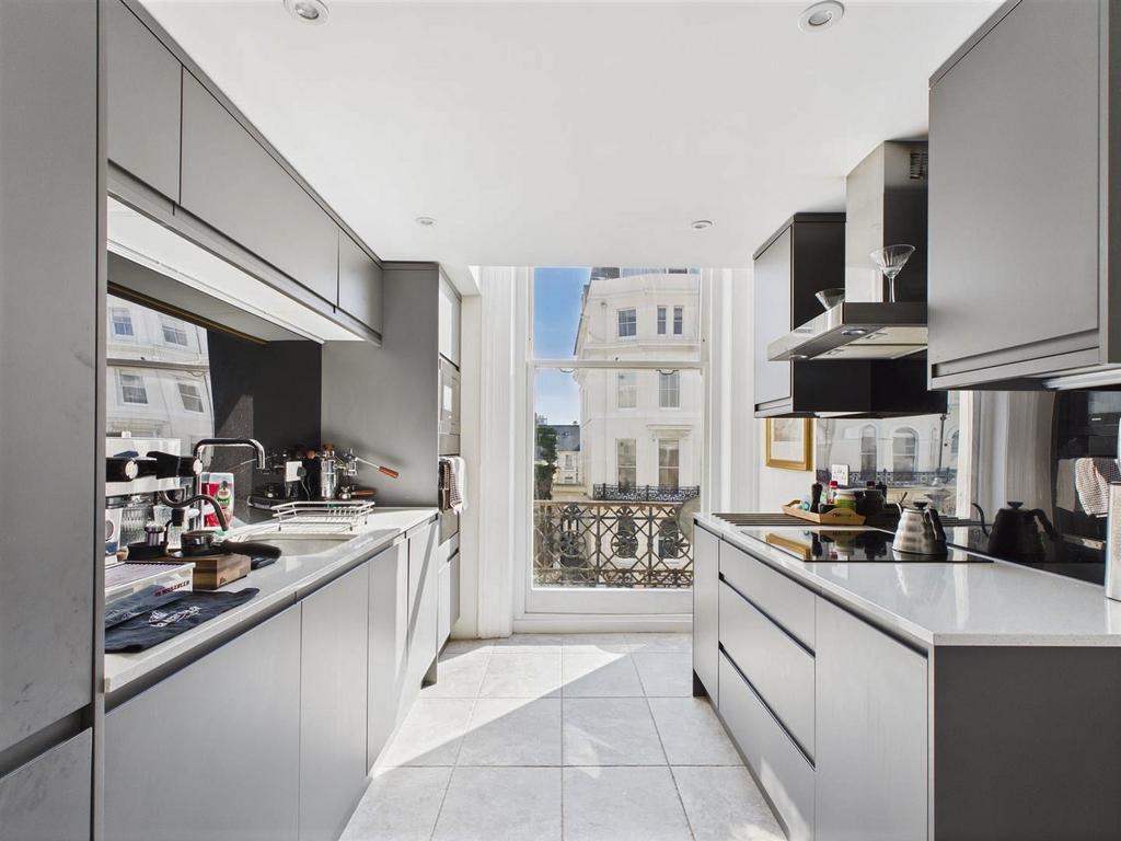 St. Aubyns, Hove 1 bed flat - £400,000