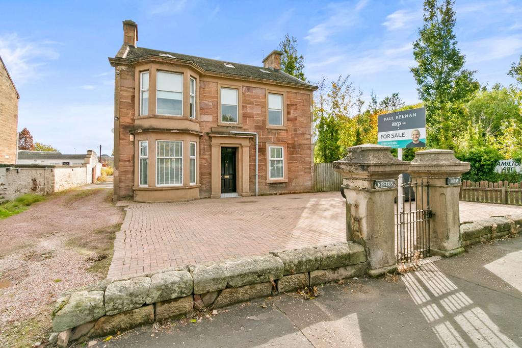 Clydesdale Street, Hamilton ML3 3 bed flat - £240,000