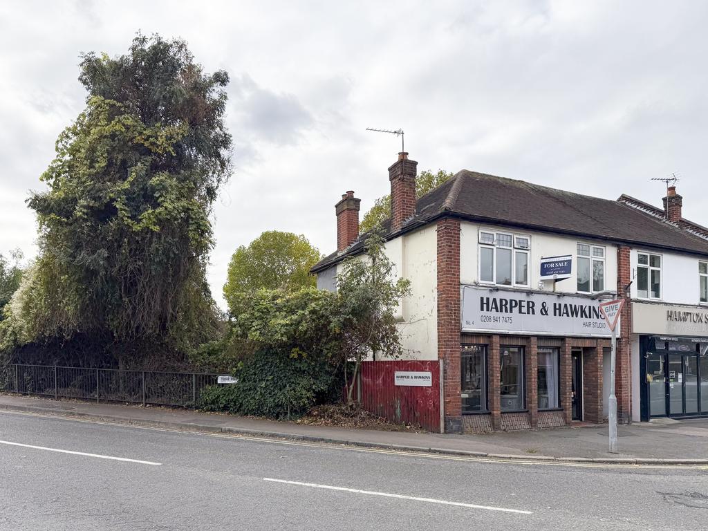 Station Approach, Hampton, TW12 1 bed flat - £400,000