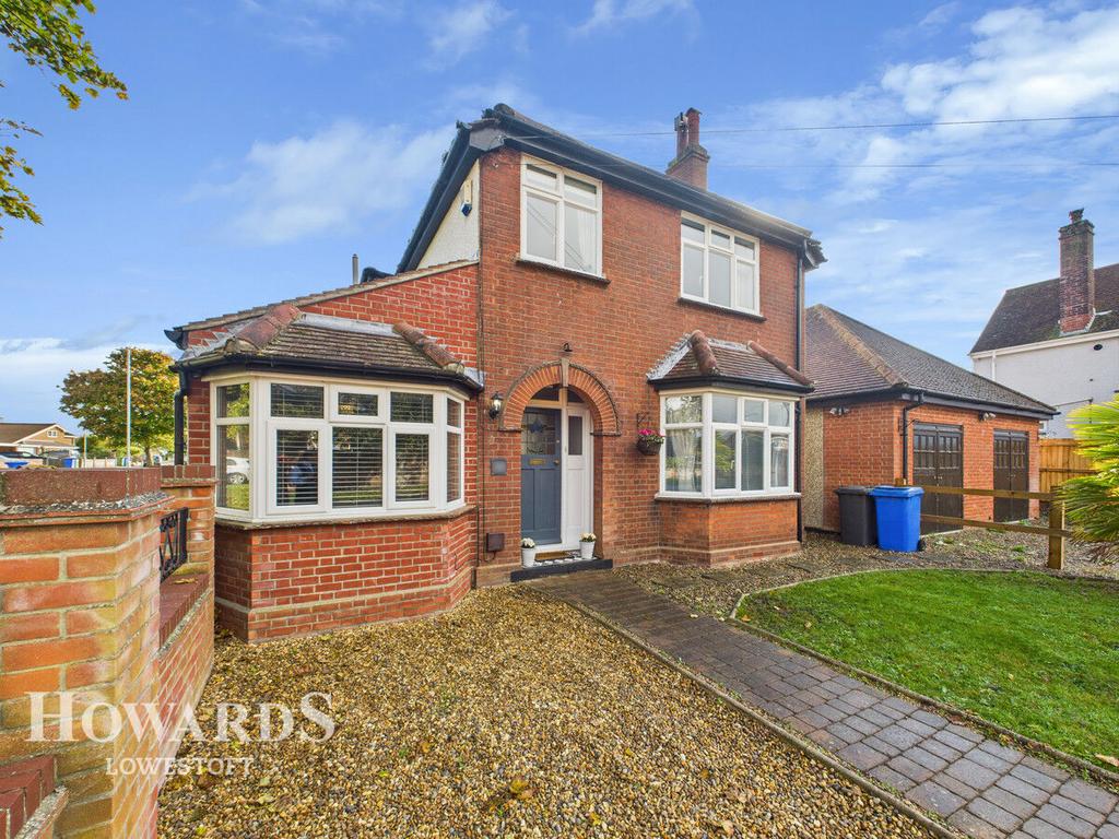 Gunton Church Lane, Lowestoft 5 bed detached house - £450,000
