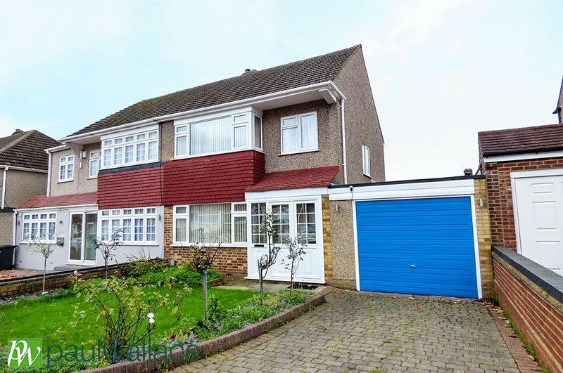Pear Tree Walk, West Cheshunt 3 bed semi-detached house for sale - £525,000