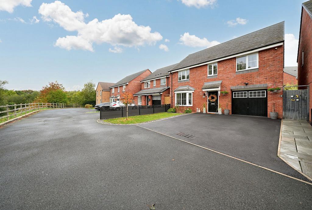 Cannock WS12 4 bed detached house - £395,000