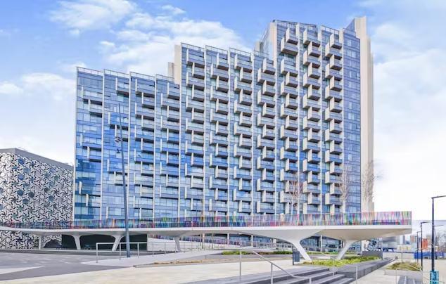 No.1 Upper Riverside, 18 Cutter Lane... 2 bed apartment - £3,402 pcm (£ ...
