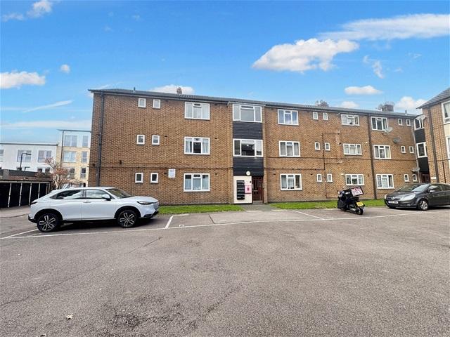 Ryder Court, Church Road, Leyton 3 bed flat - £1,900 pcm (£438 pw)