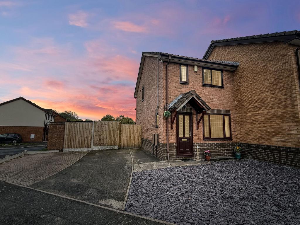 Marsh Meadow Close, Telford TF1 2 bed semi-detached house - £200,000
