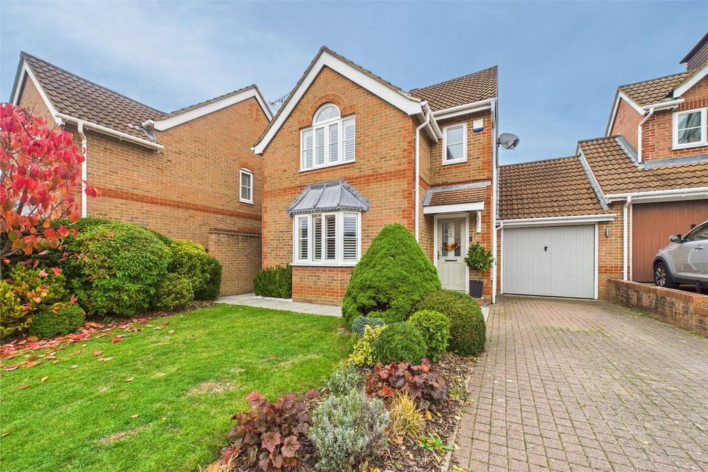 Foxglove Close, Winkfield Row... 3 bed link detached house for sale - £ ...