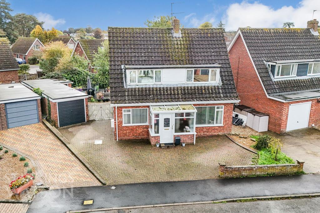 Fishley View, Acle, Norwich 5 bed chalet for sale - £380,000