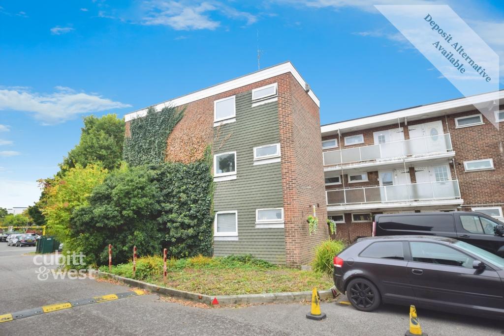 Caledonian House Barnfield Road RH10 Studio - £850 pcm (£196 pw)