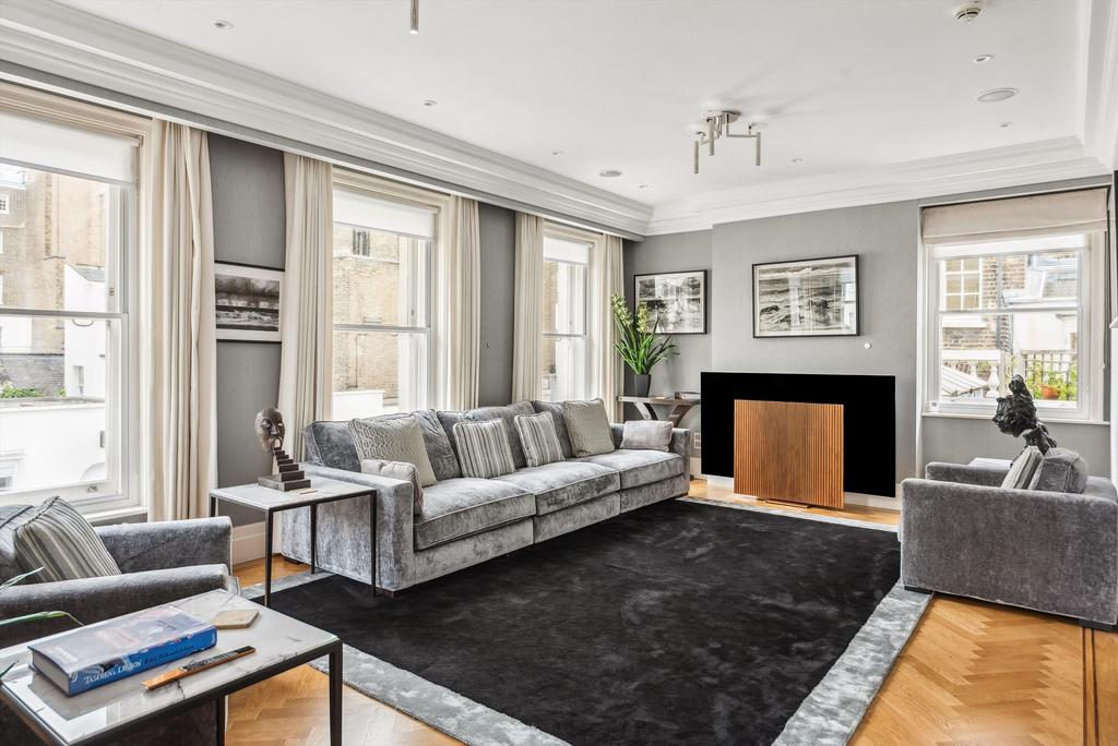 Chester Square, Belgravia, London, SW1W 3 bed detached house - £14,950 ...