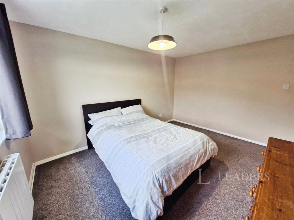 Bracken Crescent, Bishopstoke, SO50 2 bed flat to rent - £1,050 pcm (£ ...