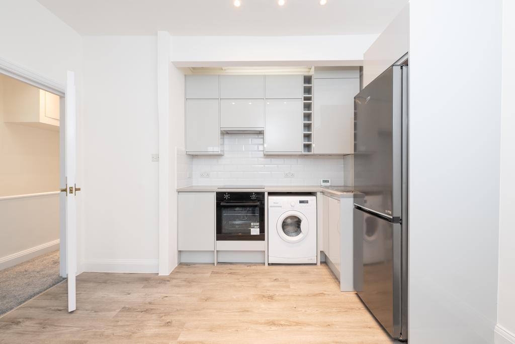 Avonmore Road, London W14 2 bed flat - £2,350 pcm (£542 pw)