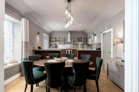 Murray & Currie - Edinburgh | OnTheMarket
