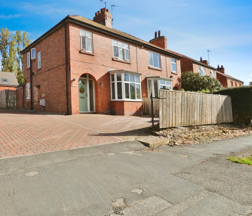 Nafferton, East Riding Of Yorkshire YO25 3 bed semi-detached house - £ ...