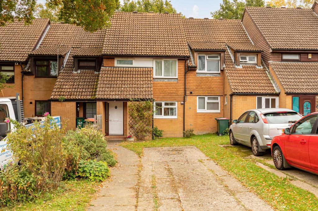 Birkdale Drive, Crawley RH11 3 bed terraced house for sale - £325,000