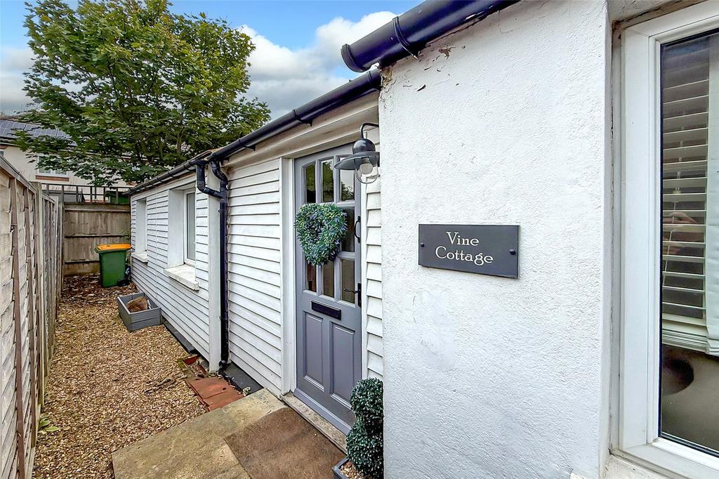 Lyminster Road, Wick, Littlehampton... 2 bed bungalow - £230,000
