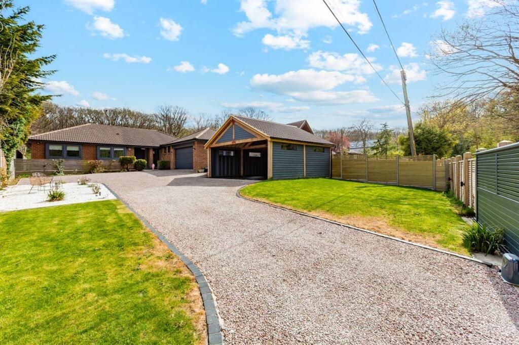 Radfall Ride, Whitstable, Kent, CT5 4 bed bungalow - £3,500 pcm (£808 pw)