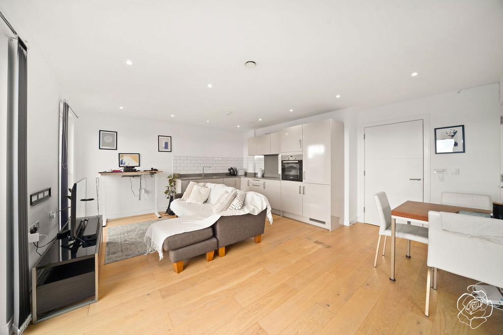 Liberty Bridge Road, London E15 1 bed flat - £2,150 pcm (£496 pw)