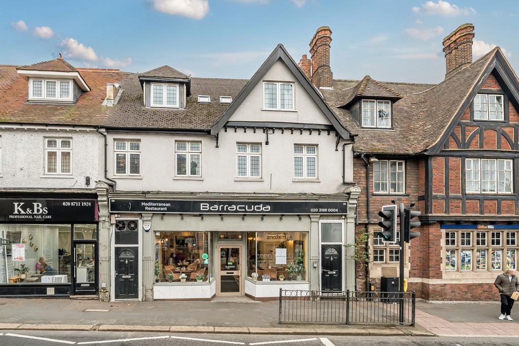 High Street, Bushey, WD23 1 bed apartment - £1,350 pcm (£312 pw)