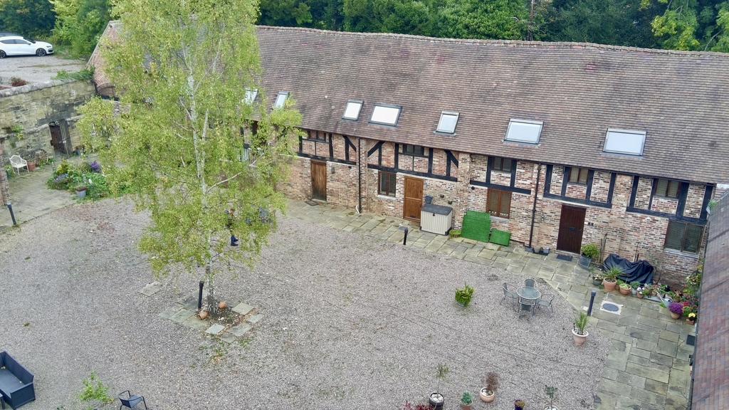 4 King Charles Barns, Church Street... 2 bed barn conversion - £70,000