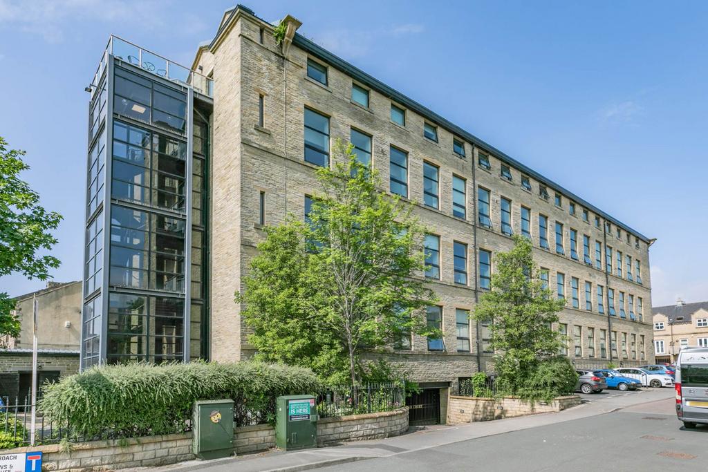 Cavendish Court 2 bed apartment - £895 pcm (£207 pw)