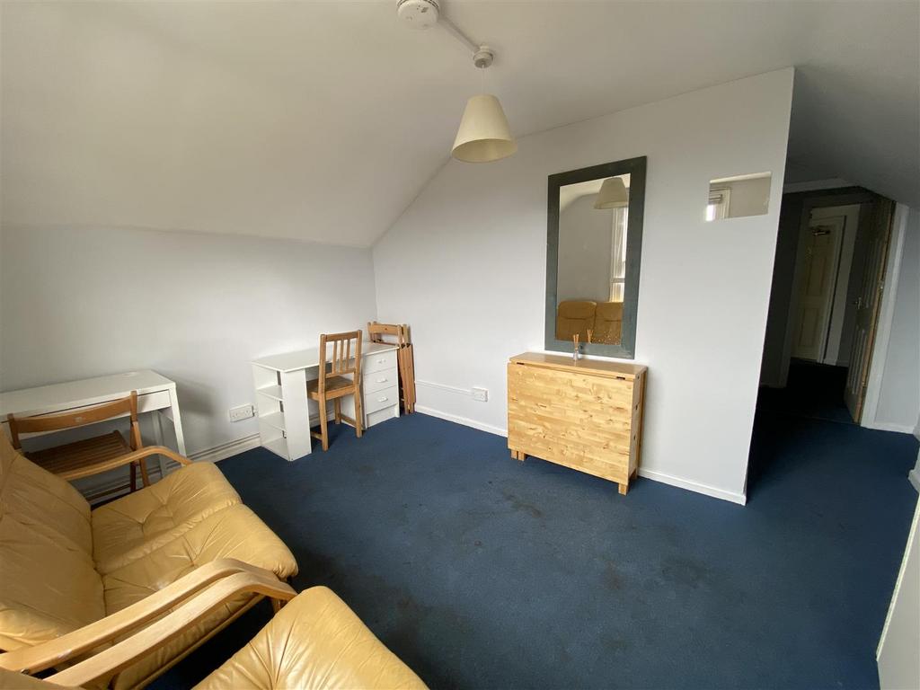 Flat A 47/48 St Johns StreetOxford 5 bed flat - £4,075 pcm (£940 pw)