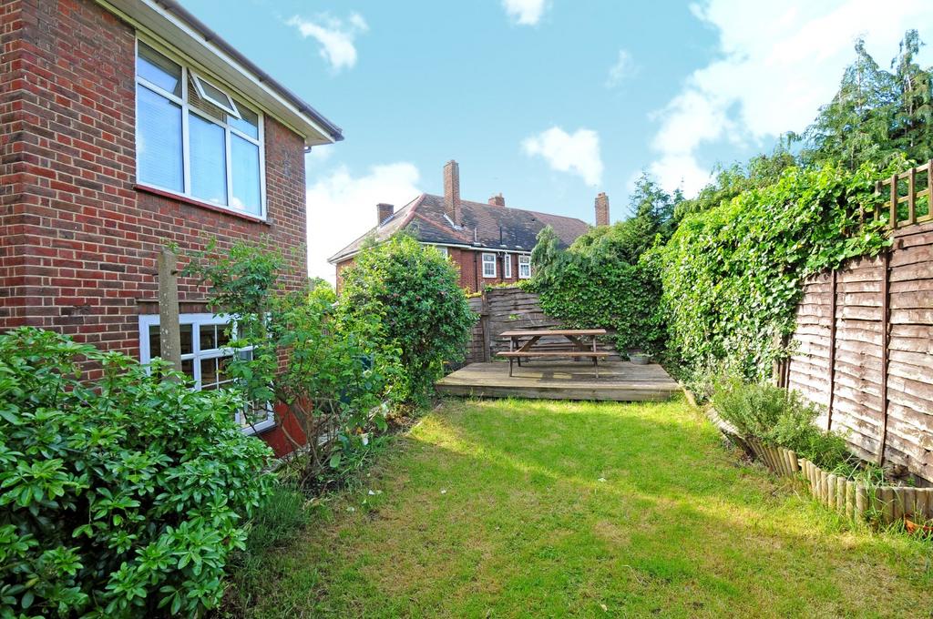 Godley Road, Earlsfield, London, SW18 2 bed maisonette - £2,200 pcm (£ ...