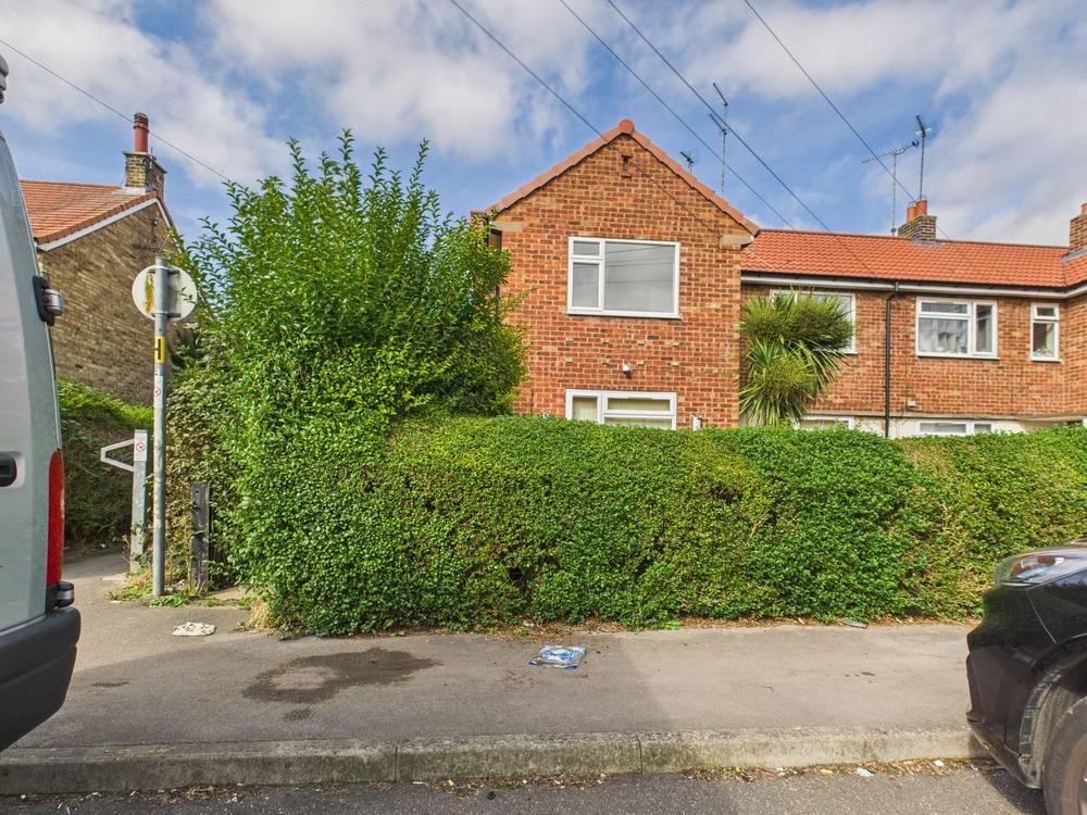 Brompton Close, Anlaby, HU10 6TB 1 bed apartment - £65,000