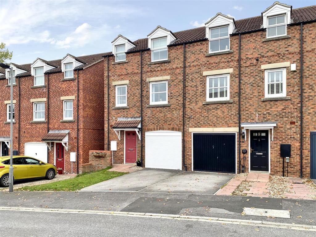 Ascough Wynd, Aiskew 4 bed end of terrace house for sale - £270,000
