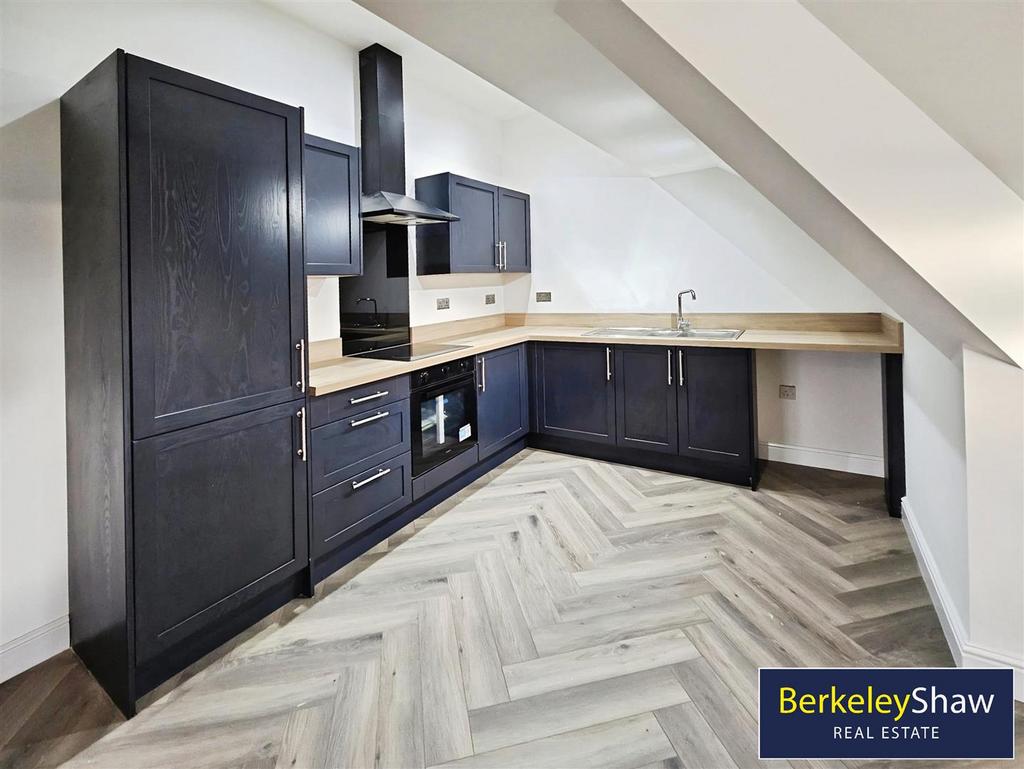 Scarisbrick New Road, Southport 3 bed apartment - £1,500 pcm (£346 pw)