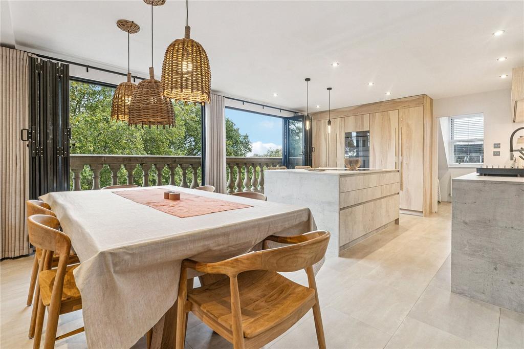 Windmill Drive, SW4 2 bed property - £3,750 pcm (£865 pw)