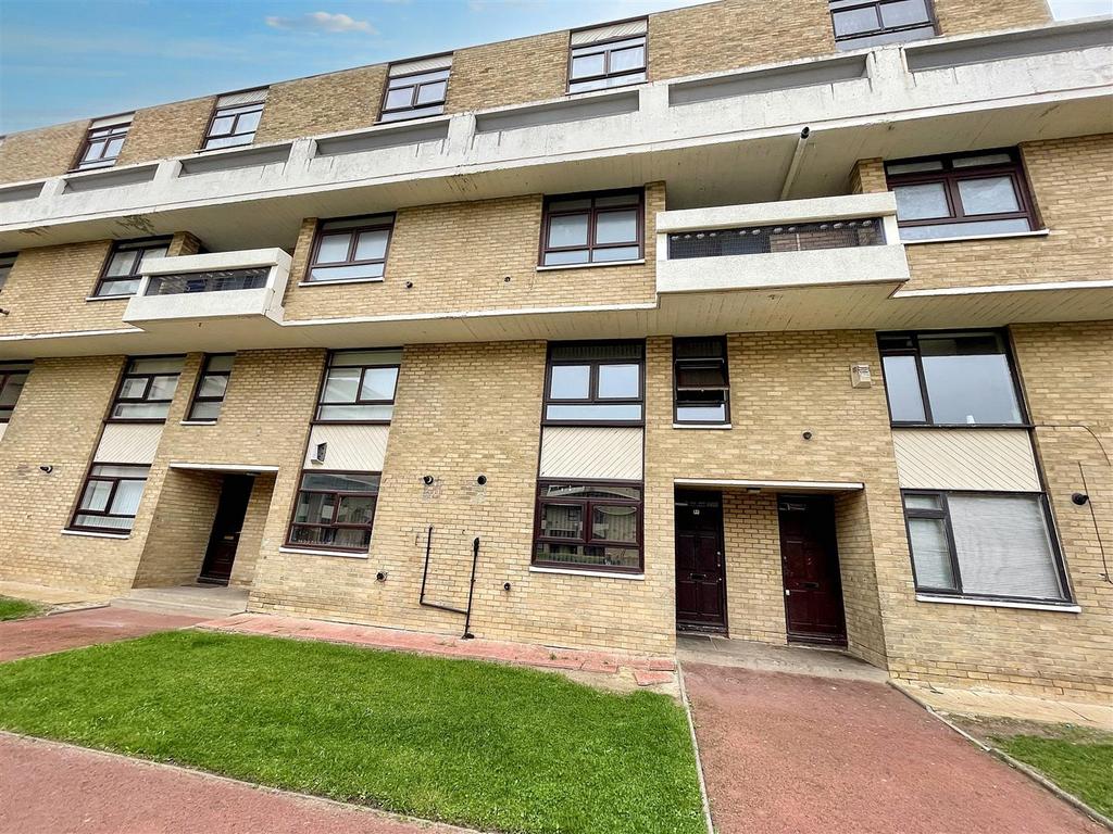 Collingwood Court, Washington NE37 3 bed flat - £20,000