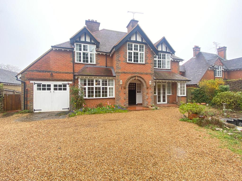 Shortheath Road, Farnham GU9 4 bed detached house - £1,150,000