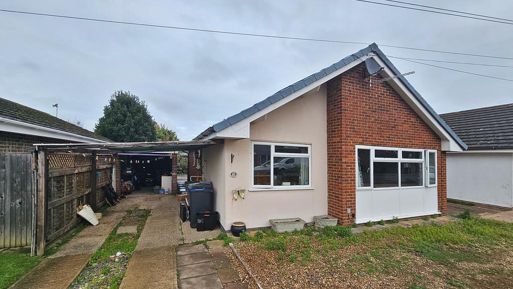 Hunters Forstal Road, Herne Bay, CT6 7BG 2 bed detached bungalow for ...