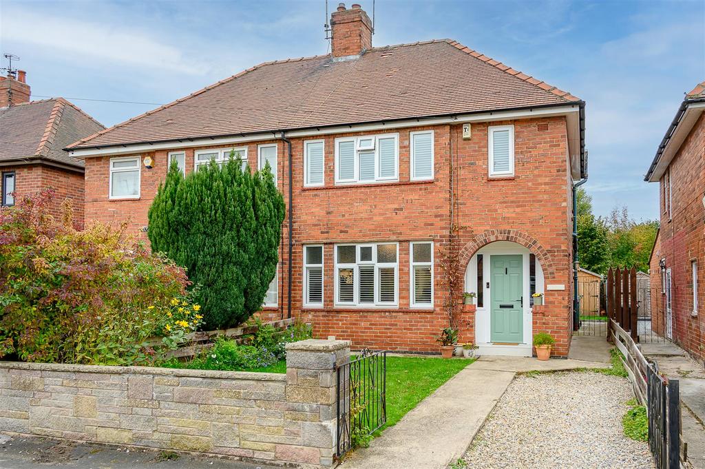 St. Lukes Grove, York, YO30 6DD 3 bed semi-detached house - £400,000