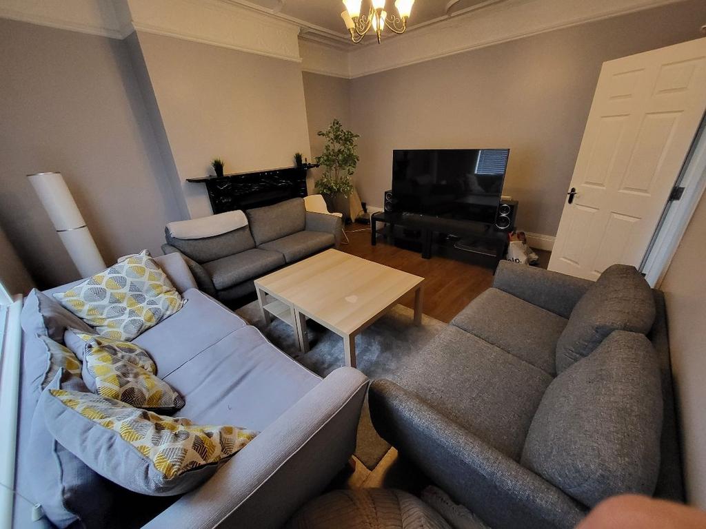 Oxnam Crescent, Newcastle upon Tyne NE2 5 bed house - £2,881 pcm (£665 pw)