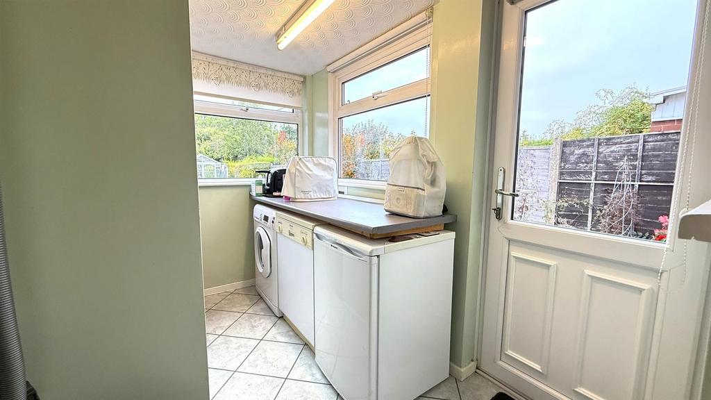 Lazy Hill, Birmingham B38 3 bed semi-detached house for sale - £250,000