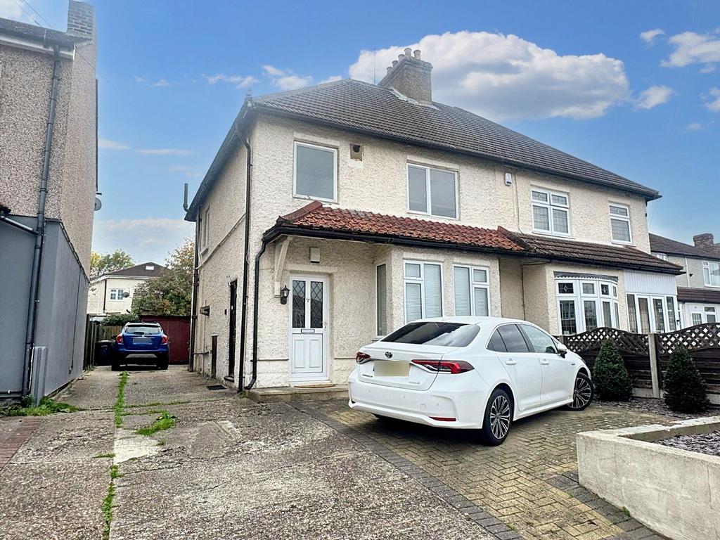 Hedge Place Road, Greenhithe, DA9 1 bed maisonette - £1,200 pcm (£277 pw)