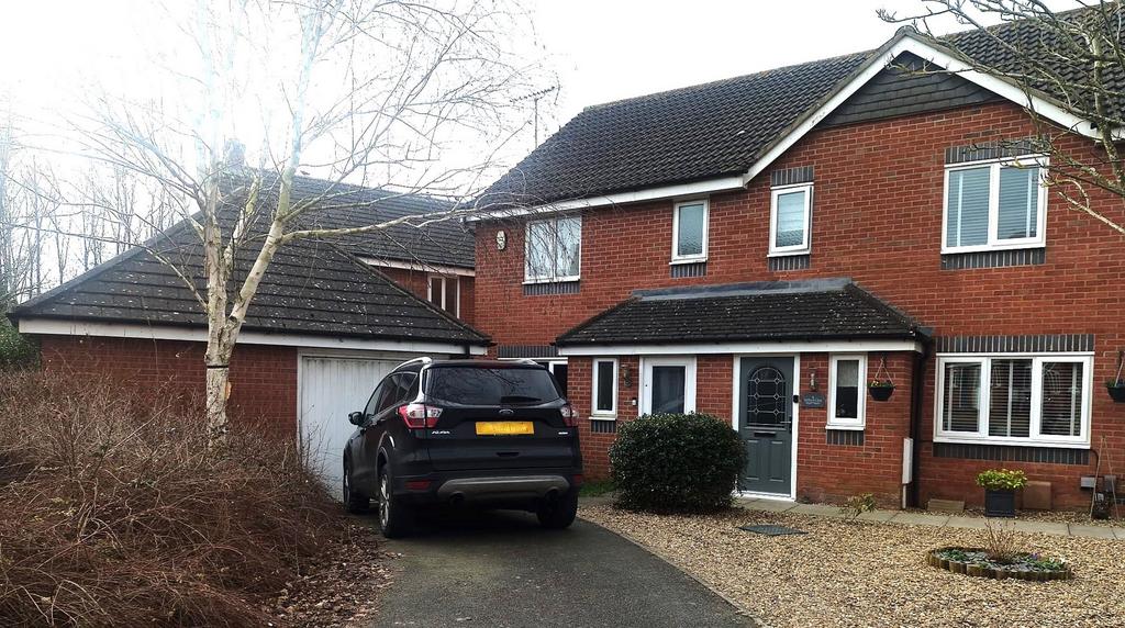Melford Close, Corby NN18 3 bed end of terrace house - £1,150 pcm (£265 pw)