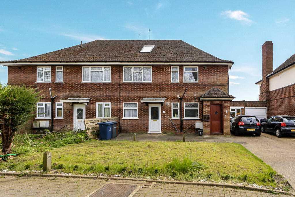 Winston Court, Harrow 3 bed maisonette - £2,200 pcm (£508 pw)