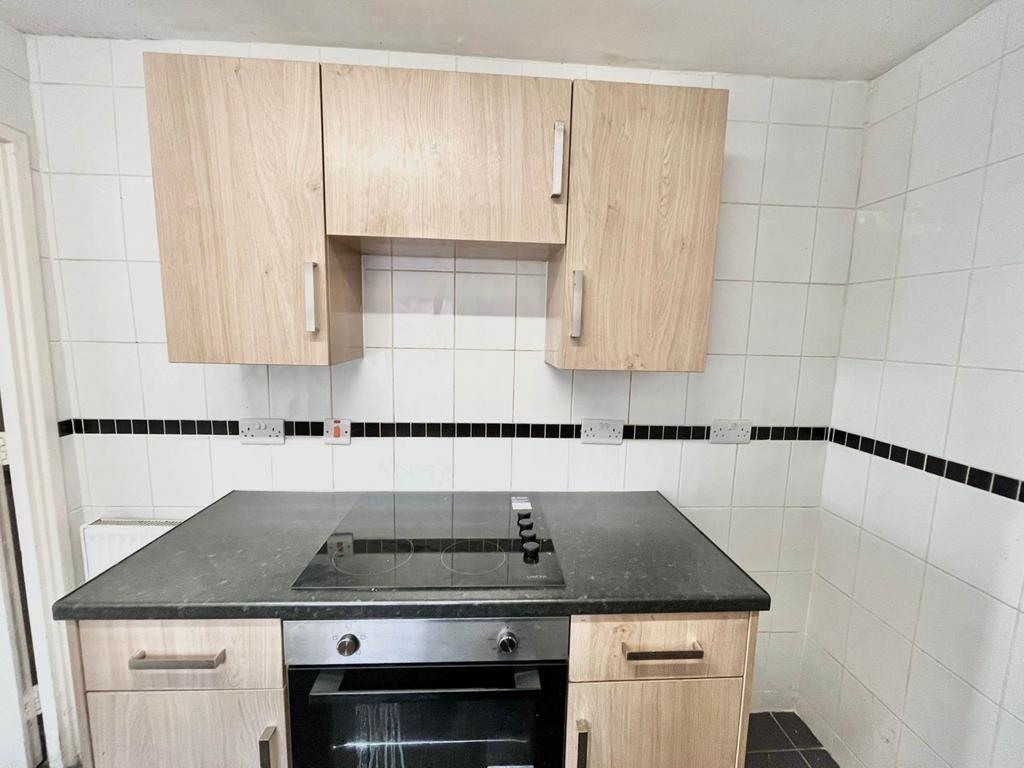 Chandos Street, Gateshead NE8 3 bed flat - £650 pcm (£150 pw)