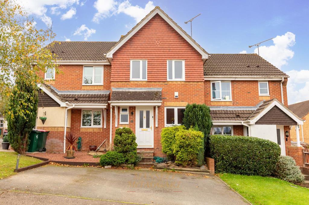 Boleyn Close, Crawley RH10 2 bed terraced house - £365,000