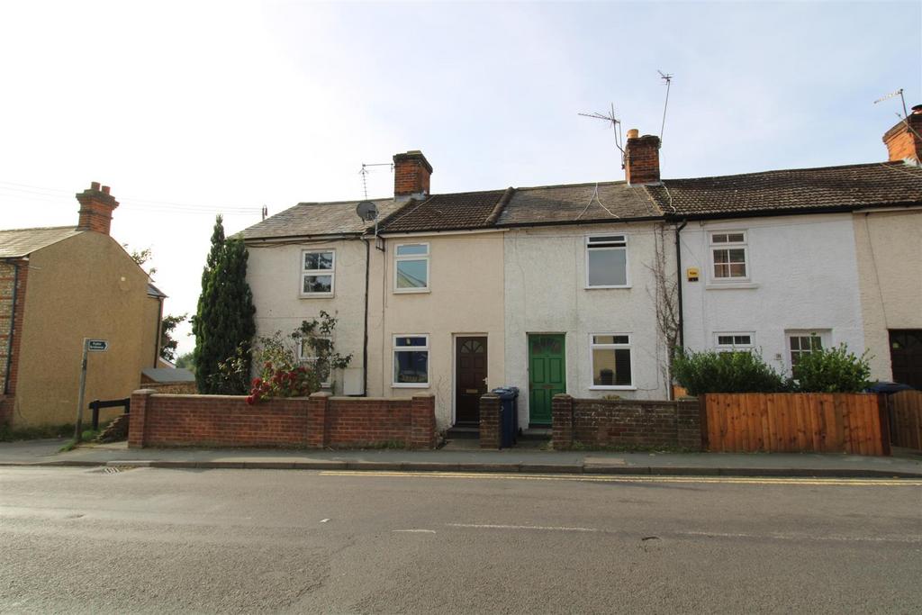 Upper Hale Road, Farnham GU9 2 bed terraced house - £1,350 pcm (£312 pw)