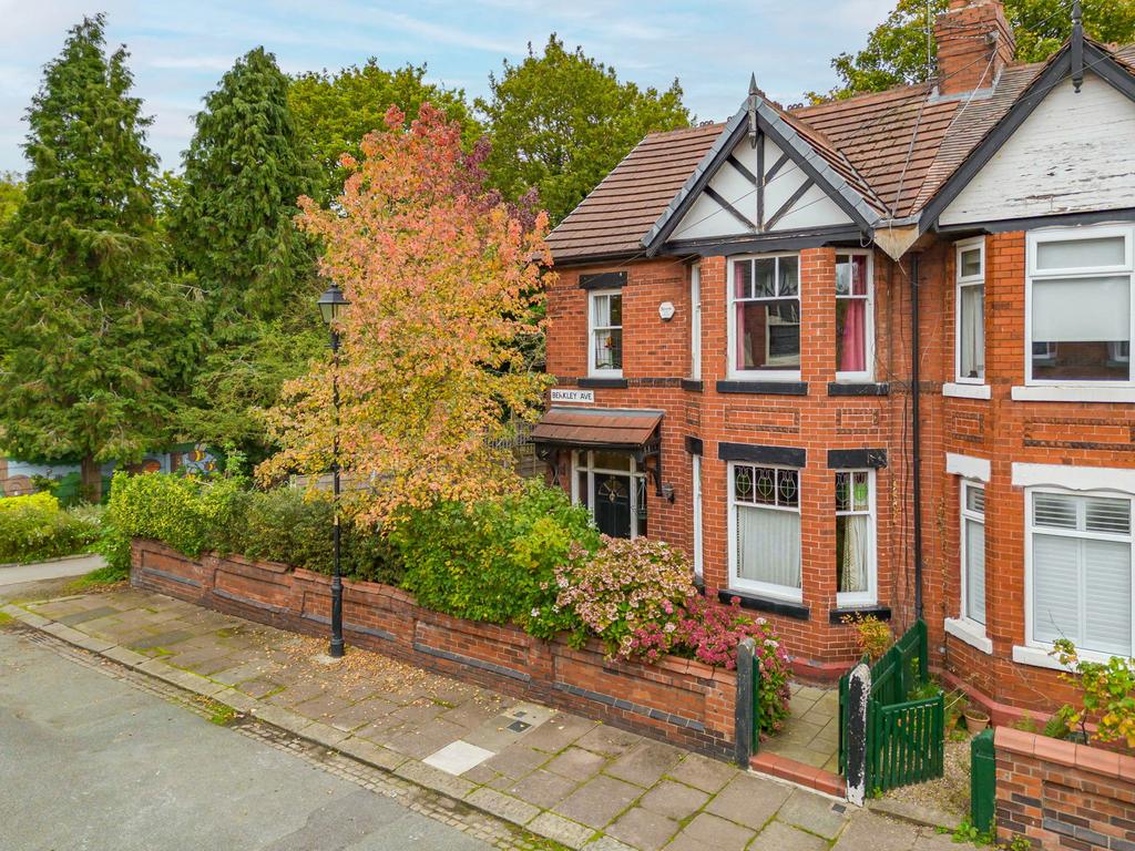 Berkley Avenue, Manchester M19 3 bed semi-detached house - £400,000