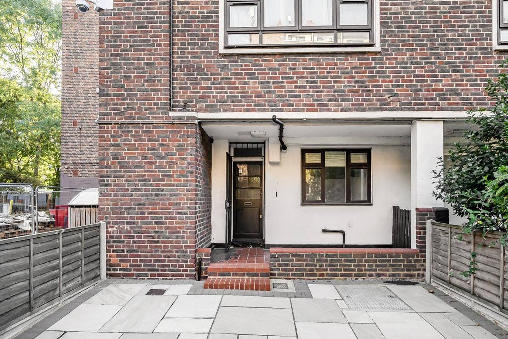 Cluse Court, Angel, London, N1 2 bed flat - £2,950 pcm (£681 pw)