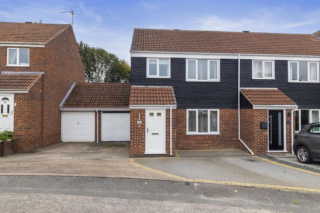 Menston Close, Worcester WR4 3 bed semi-detached house - £280,000